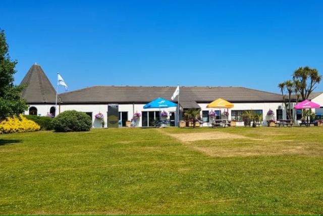 Perran Sands Holiday Park, Caravans & Lodges in Perranporth