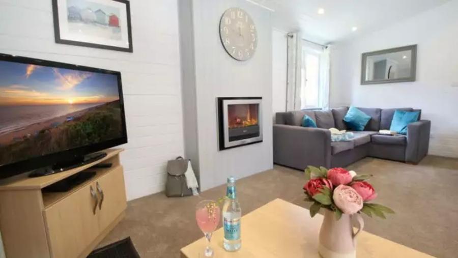 Merley Court Holiday Park, Dorset | Caravan & Lodge Holidays