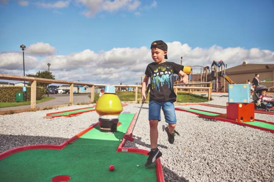 Blue Dolphin Caravan Park, Filey | Caravan & Lodge Holiday